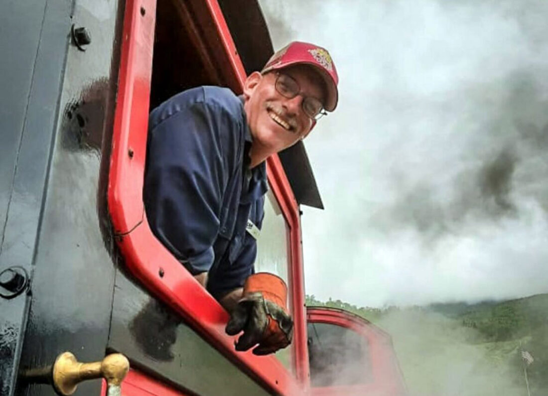 Cog Railway engineer dies in 300-foot fall while taking photos on Mount ...